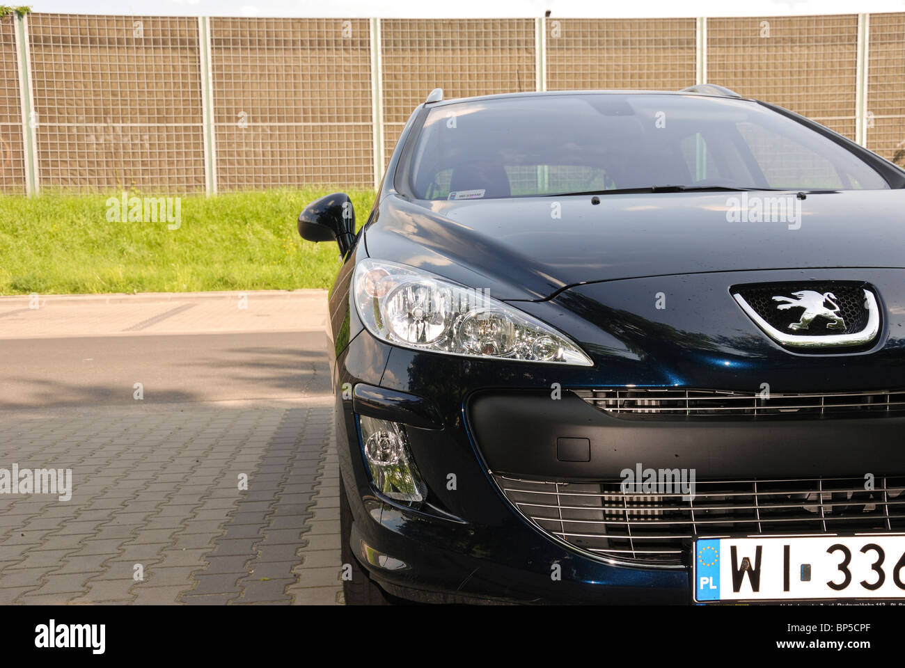 Peugeot 308 SW 1.6 HDI - MY 2010 - dark blue metallic - French popular ...