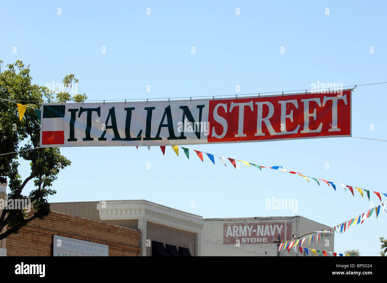 Food store army hi-res stock photography and images - Alamy