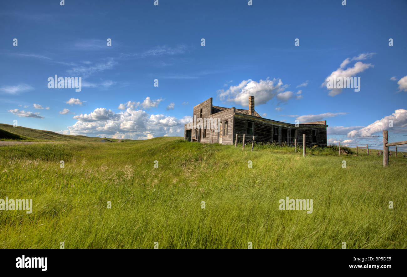 Old prairie farm buildings hi-res stock photography and images - Alamy