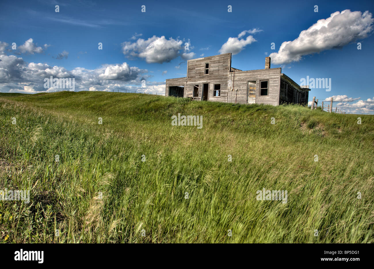 Old prairie farm buildings hi-res stock photography and images - Alamy