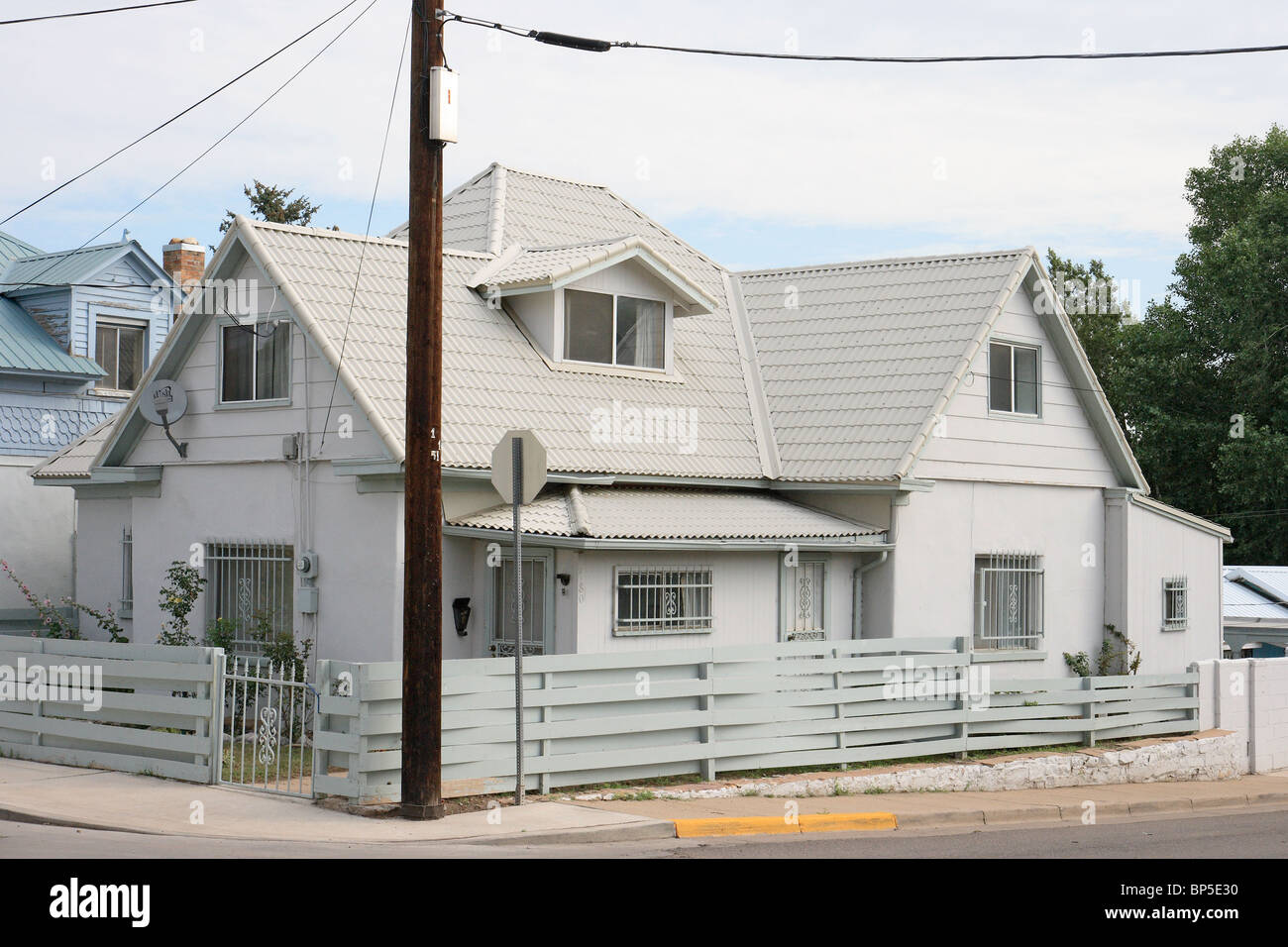 White roof hi-res stock photography and images - Alamy