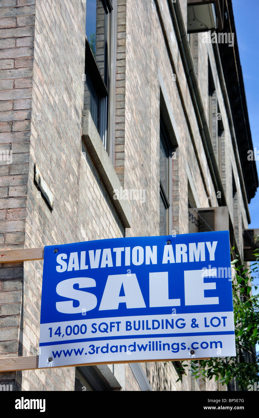 The salvation army shop sign hi-res stock photography and images - Alamy