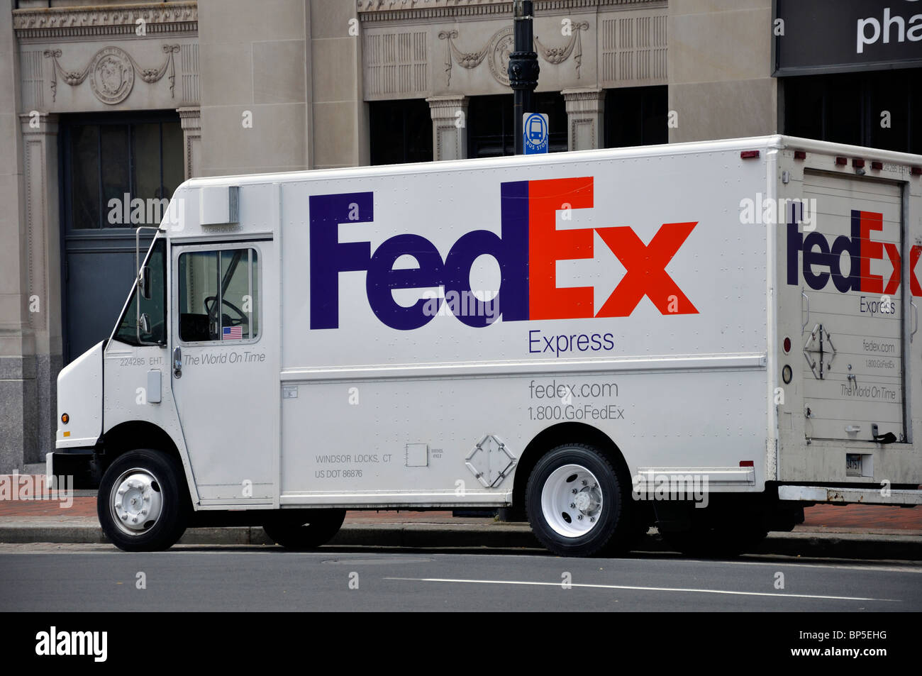 Fedex lorry trailer hi-res stock photography and images - Alamy