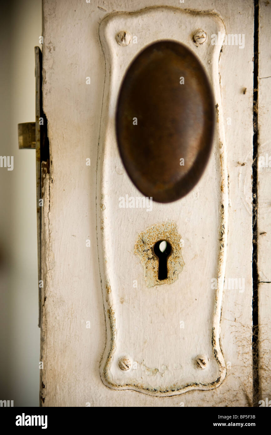Old fashioned keyhole on a classic timber door Stock Photo - Alamy