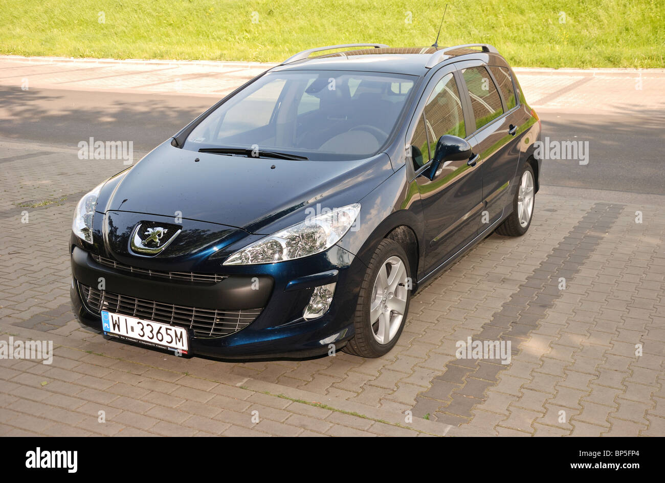 Peugeot 308 SW 1.6 HDI - MY 2010 - dark blue metallic - French popular ...