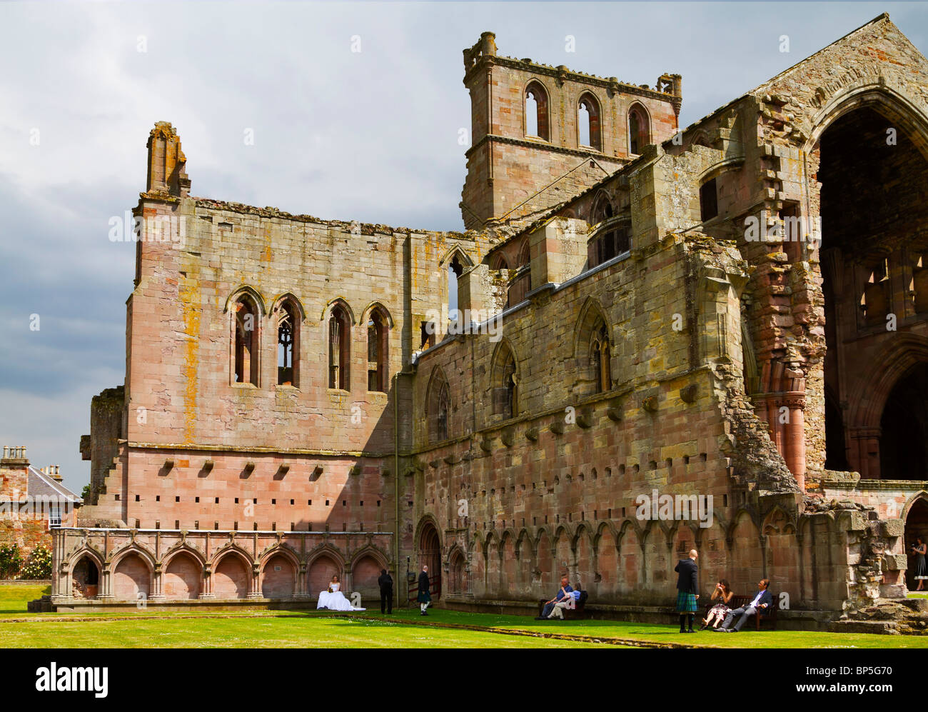 Melrose abbey scotland hi-res stock photography and images - Alamy