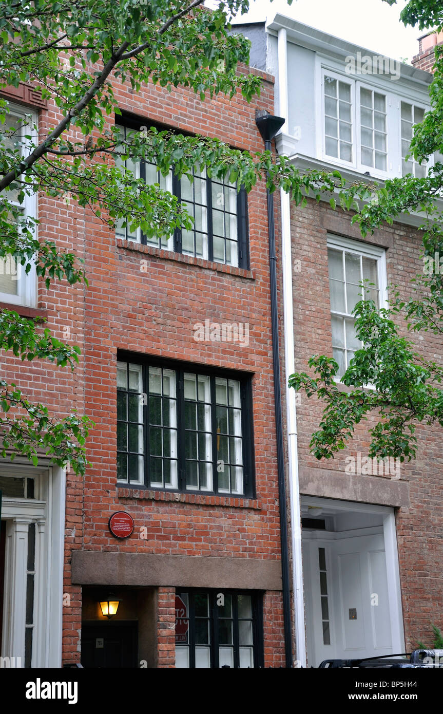 The narrowest house in New York City, USA Stock Photo - Alamy