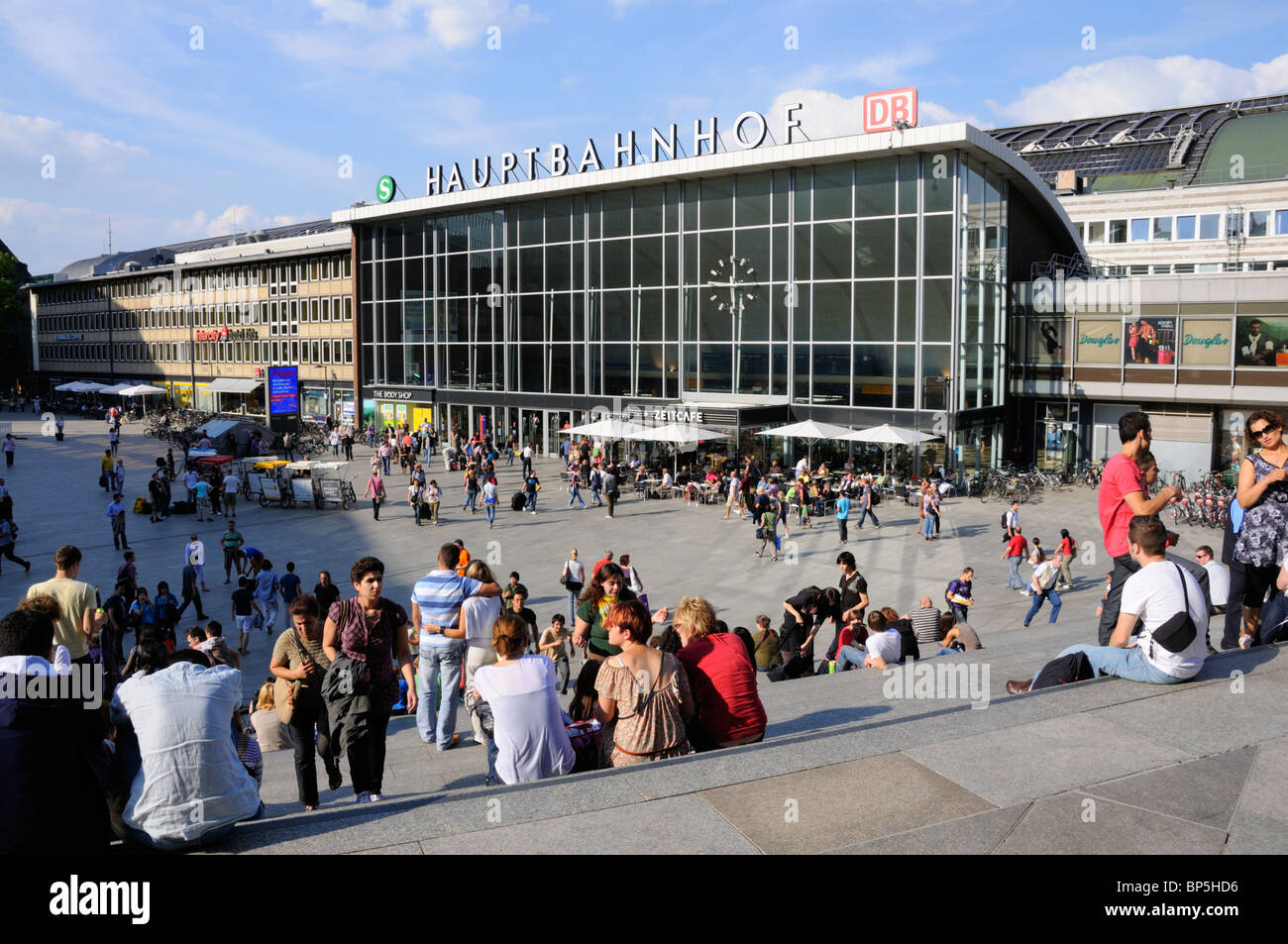 Hauptbahnhof cologne hi-res stock photography and images - Alamy