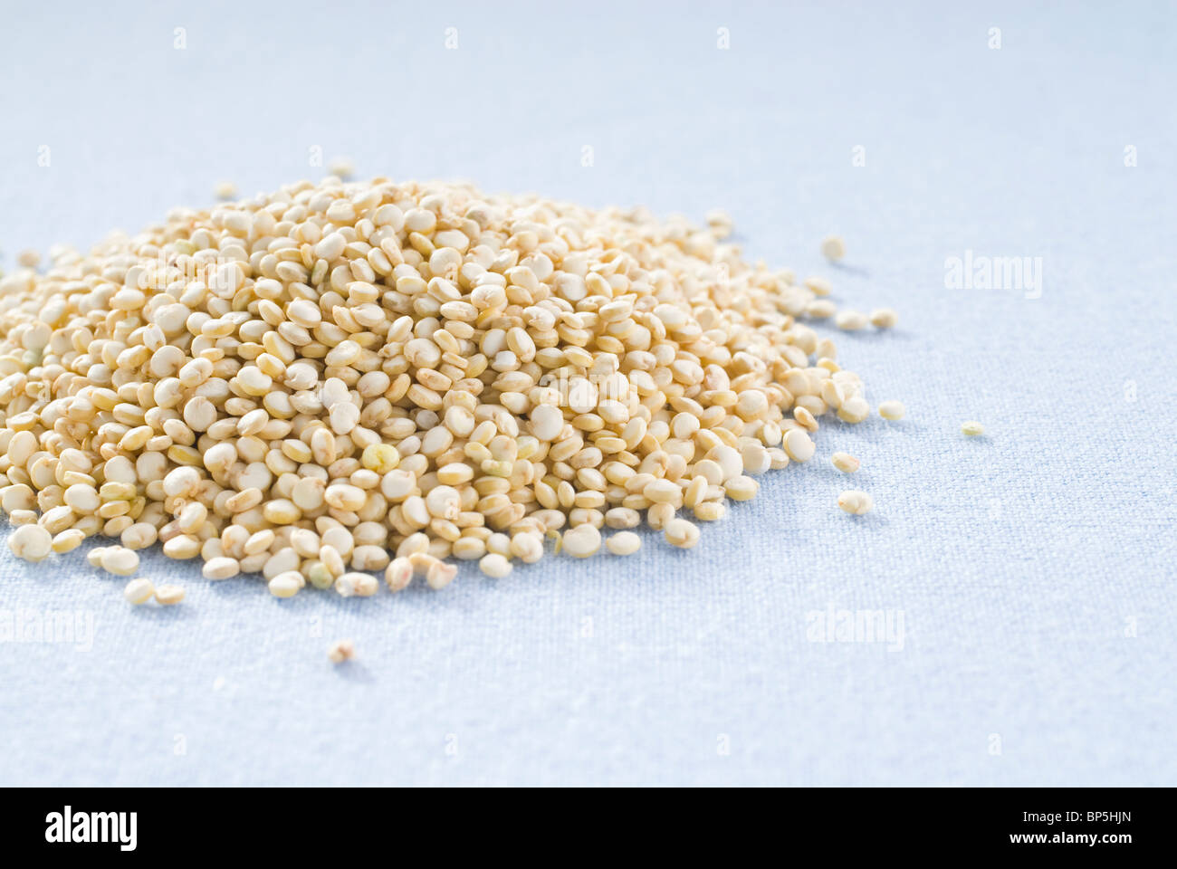 quinoa grains pile Stock Photo - Alamy