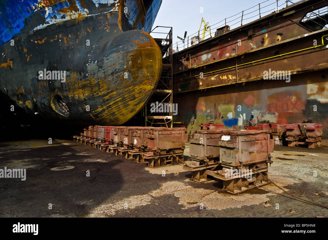 Dry dock structure hi-res stock photography and images - Alamy