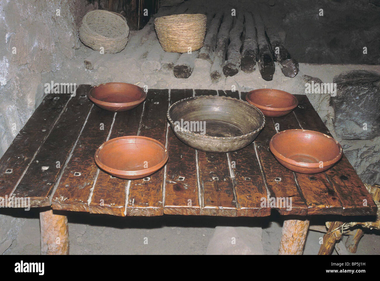 Roman table hi-res stock photography and images - Alamy