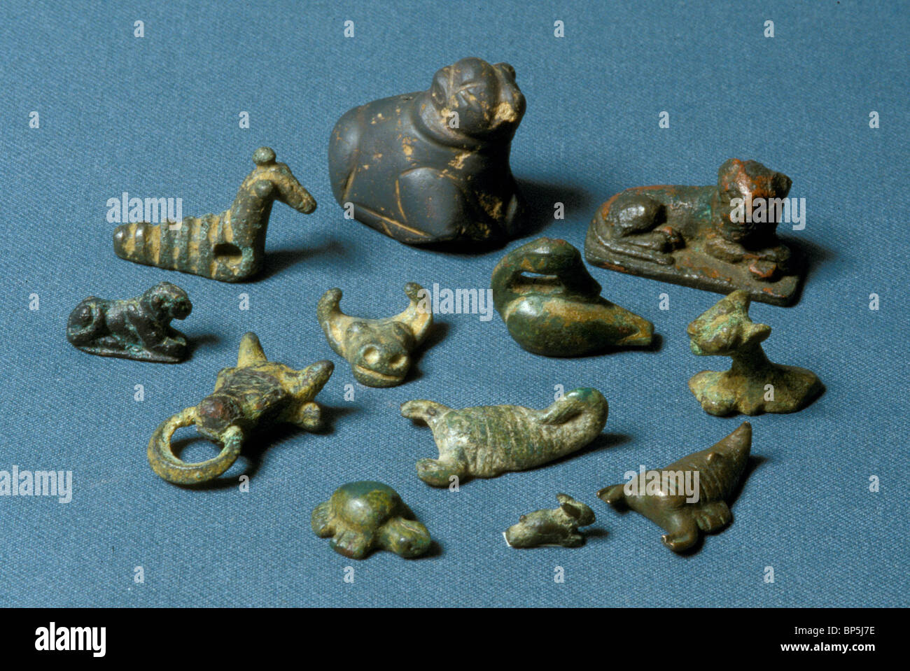 3642. SMALL METAL WEIGHTS SHAPED AS DIFFERENT ANIMALS. PHOENICIA AND ...
