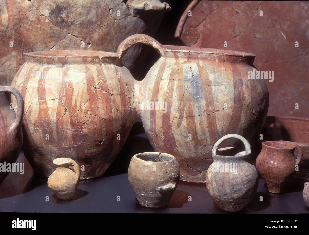 Bronze age pottery hi-res stock photography and images - Alamy