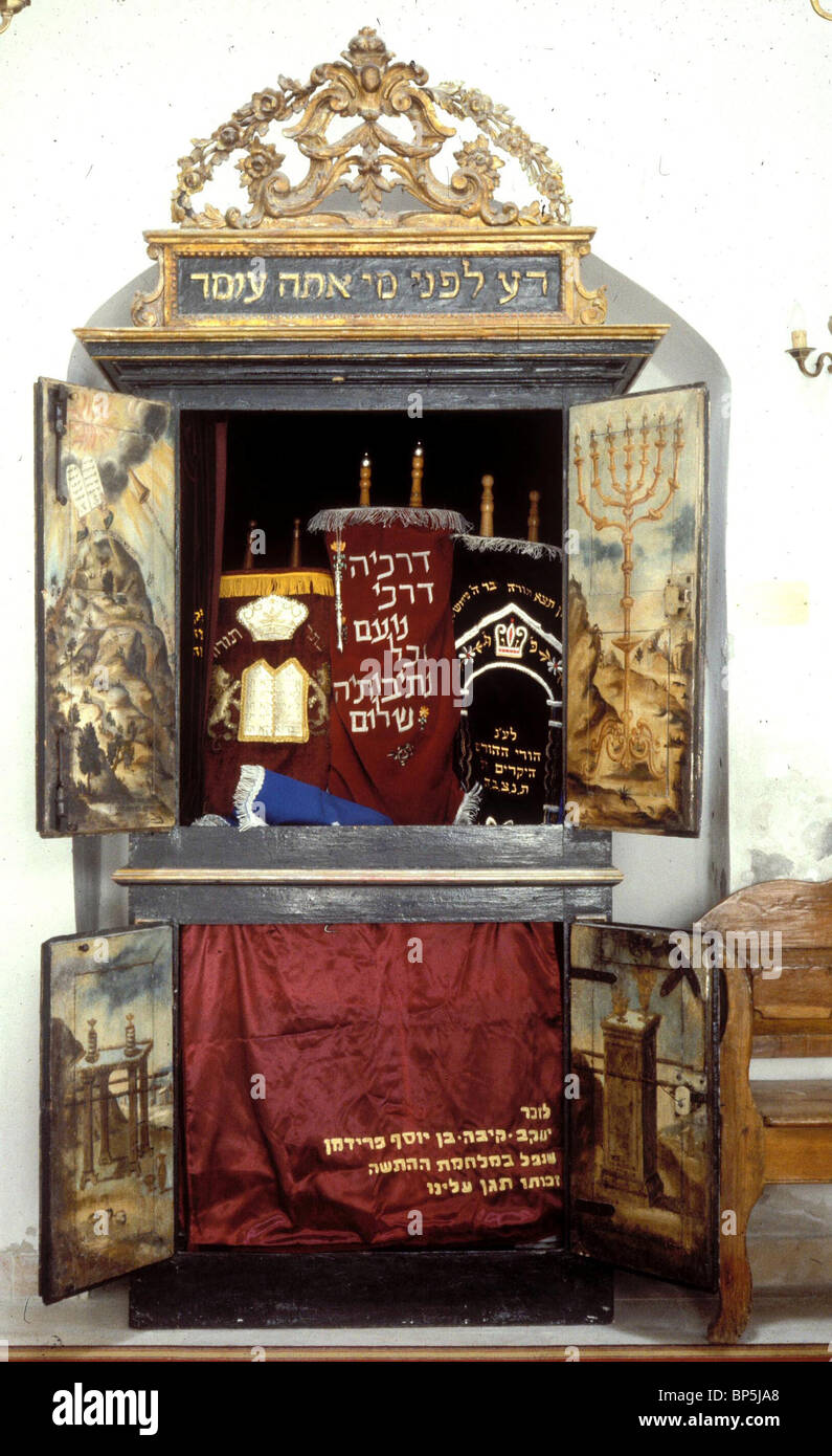 3692. DECORATED ARK WITH TORAH SCROLLS ORIGINALY FROM SALUCHI, ITALY ...