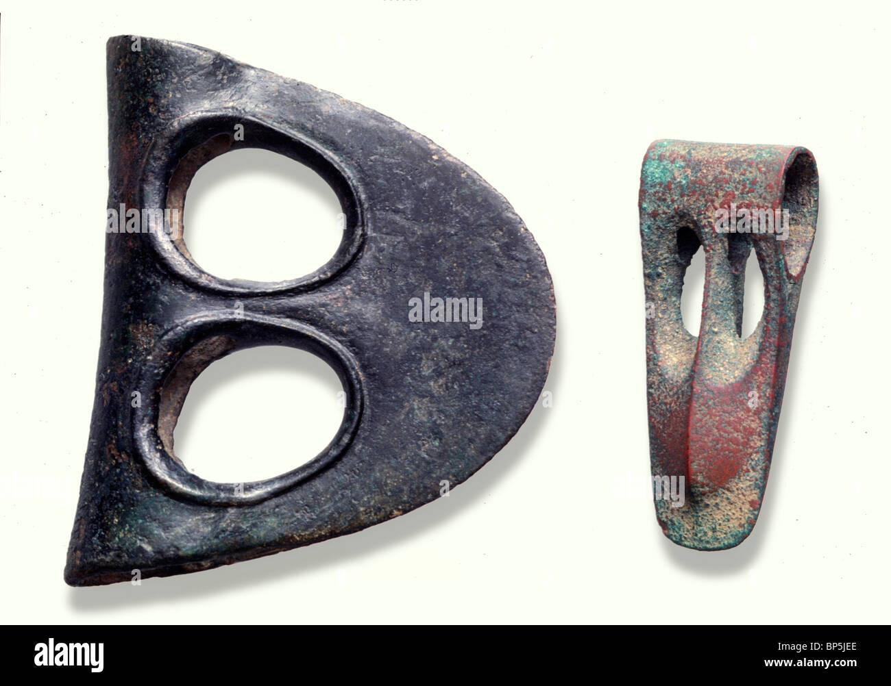 Two types of fenestrated battle-axes piercing weapons that could ...