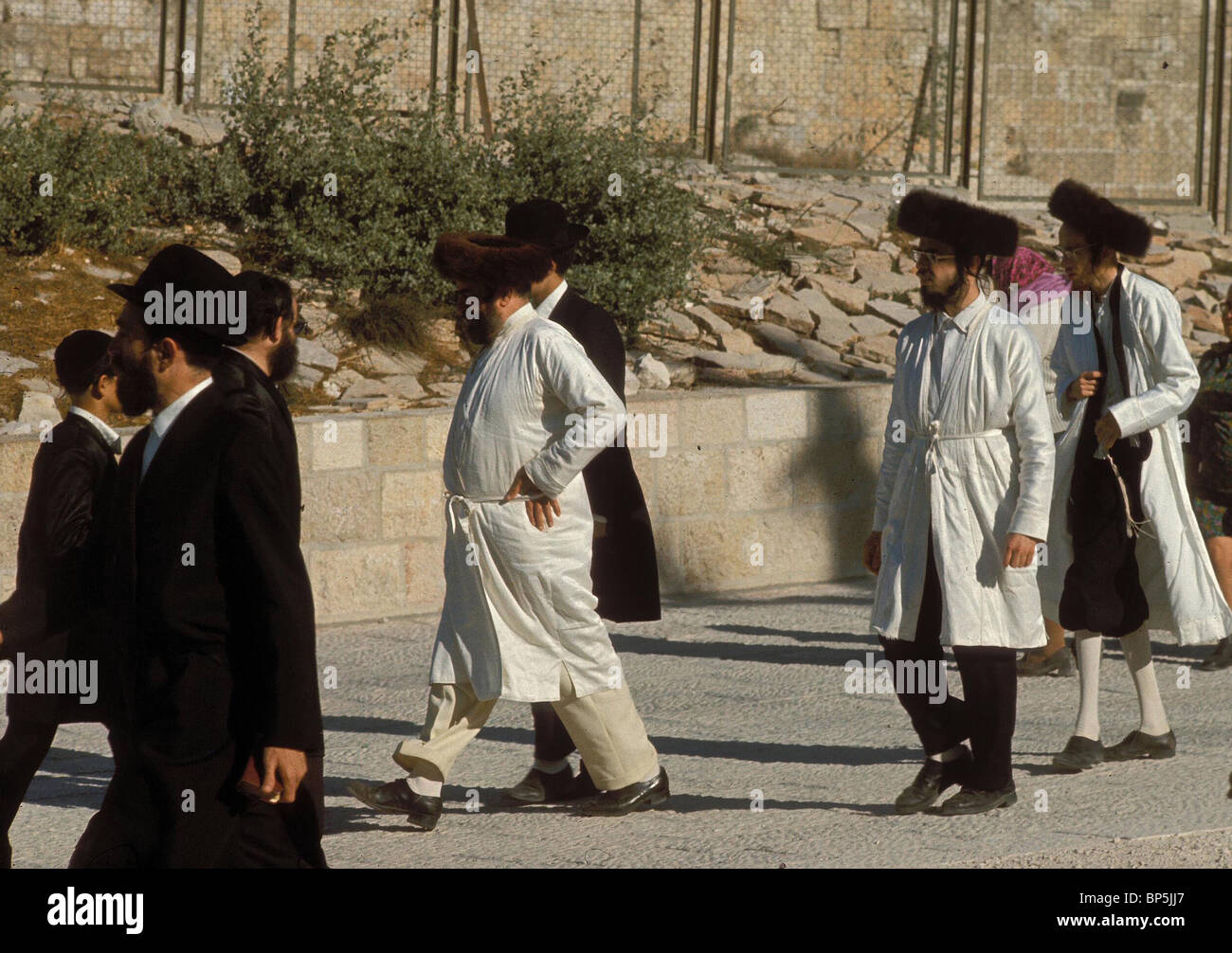 3996. ORTHODOX JEWS WEEARING WHITE KAFTANS ON THE WAY TO PRAYERS AT ...