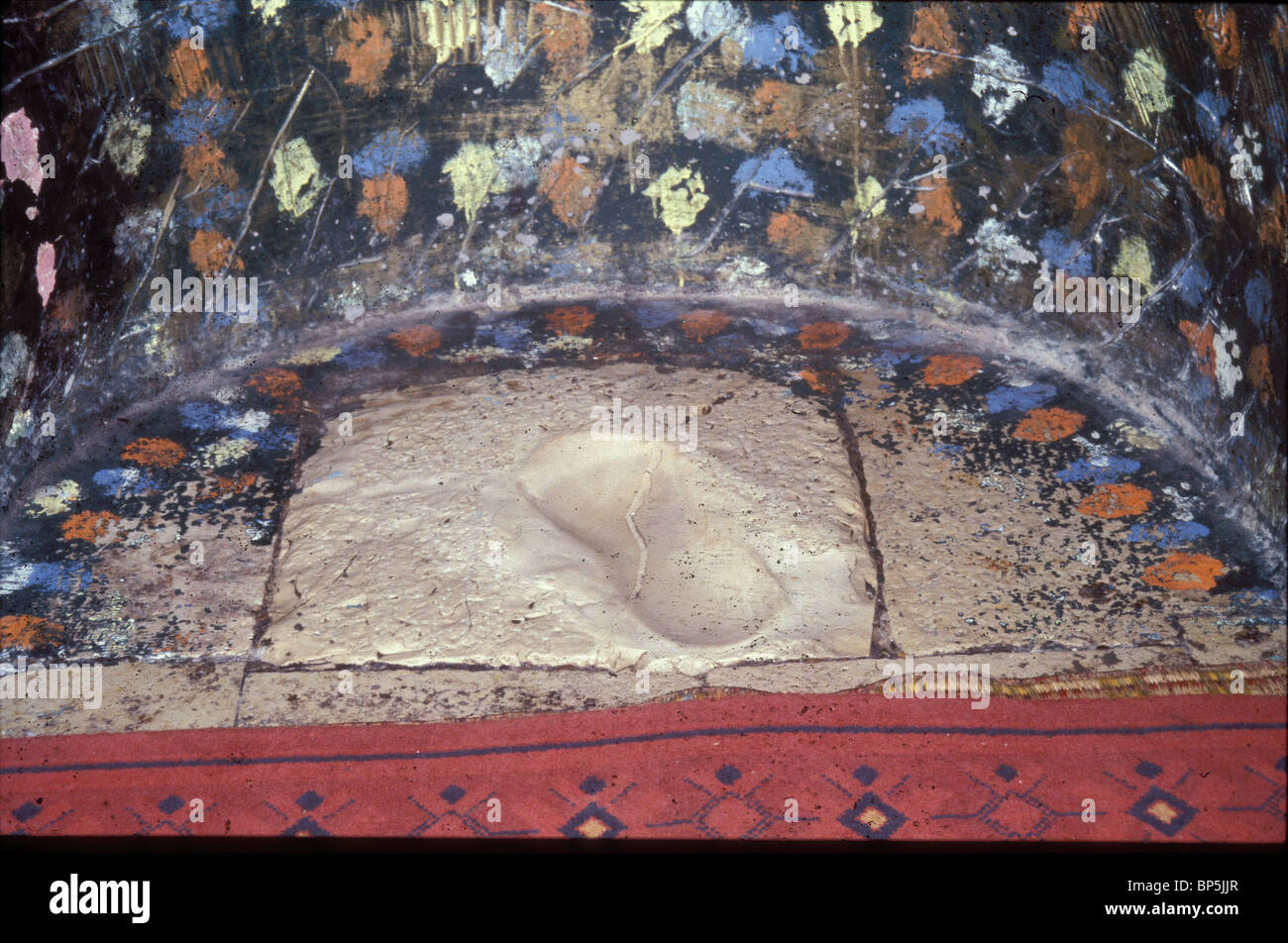 4013. THE DRUZE HOLY TOMB OF NEBI SHUEB NEAR TIBERIAS Stock Photo - Alamy