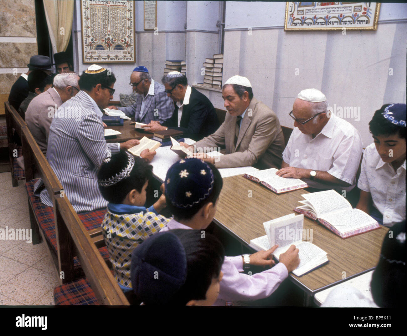 Boys jerusalem hi-res stock photography and images - Alamy