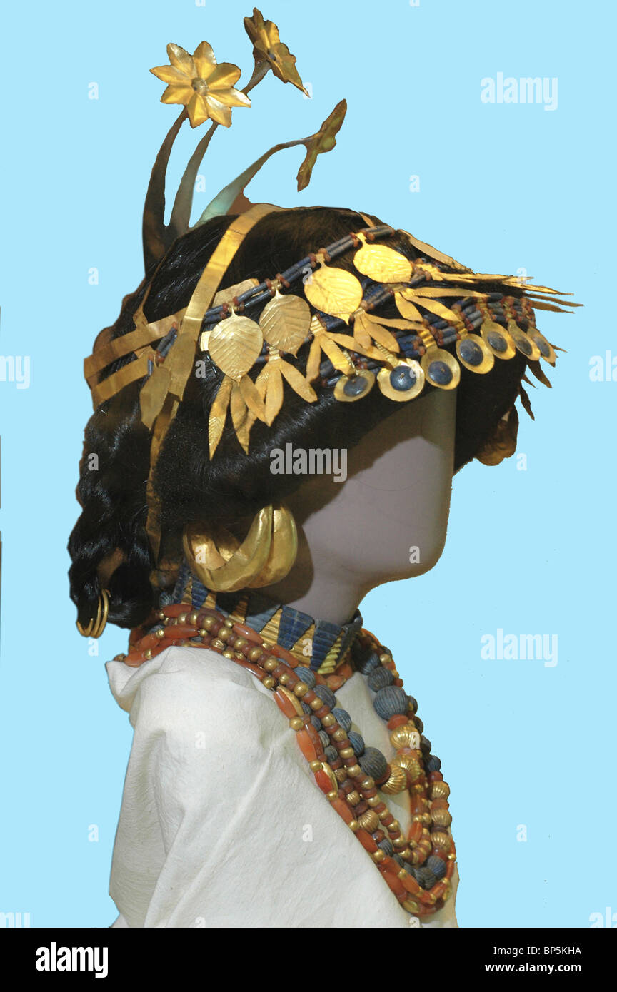 Gold crown tomb hi-res stock photography and images - Alamy