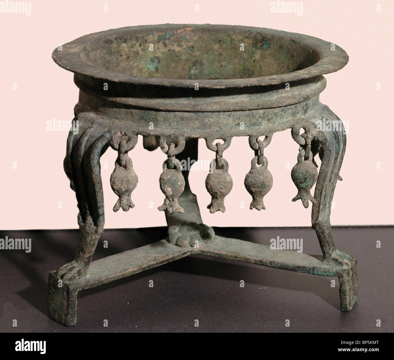 5328 decorated bronze tripod used for supporting large jars hi-res ... 5328 decorated bronze tripod used for supporting large jars hi-res ...