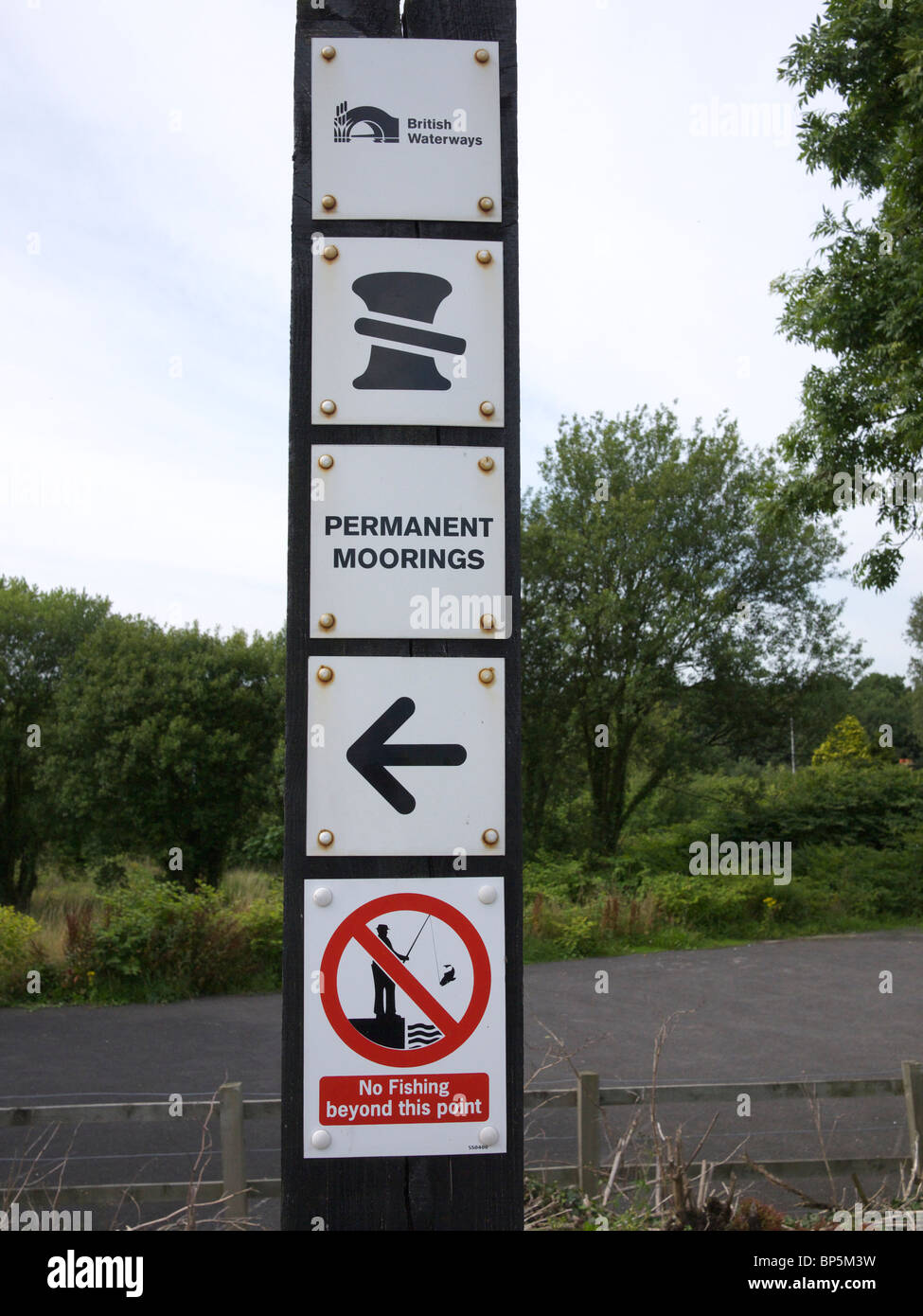 Mooring sign hi-res stock photography and images - Alamy