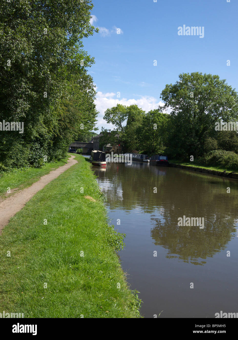 Leeds Liverpool canal at Parbold, Lancashire, England, UK Stock Photo ...
