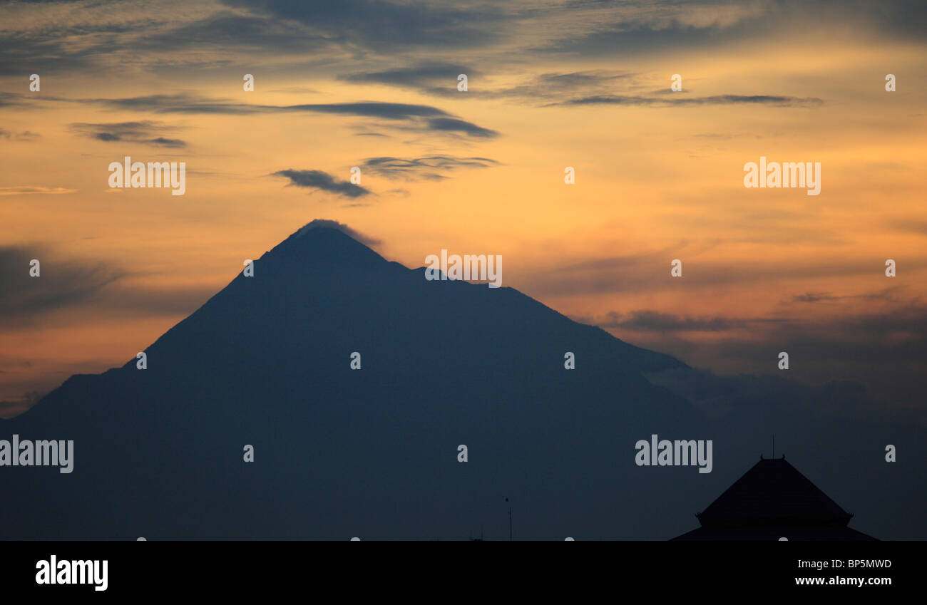 Indonesia landscape sunset volcano hi-res stock photography and images ...