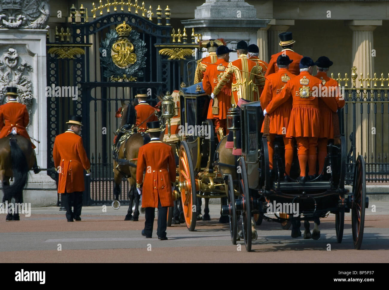 Royal carriage footmen hi-res stock photography and images - Alamy