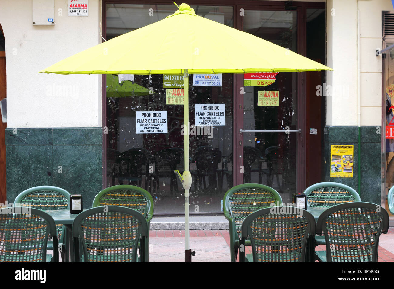 Empty terrace hi-res stock photography and images - Alamy