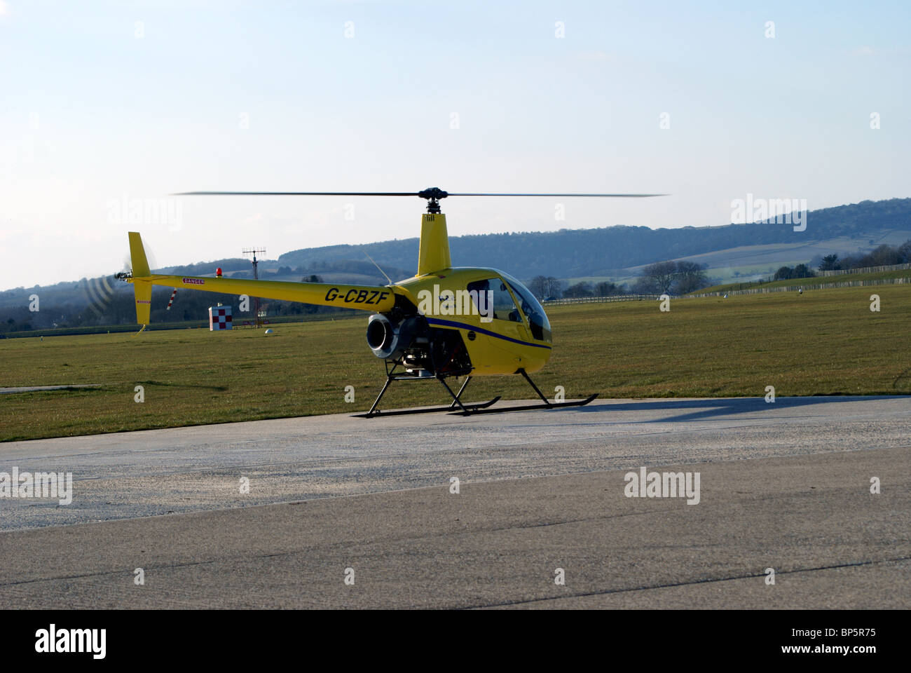 ROBINSON R22, G-CBZF, HELICOPTER, TRAINING Stock Photo - Alamy