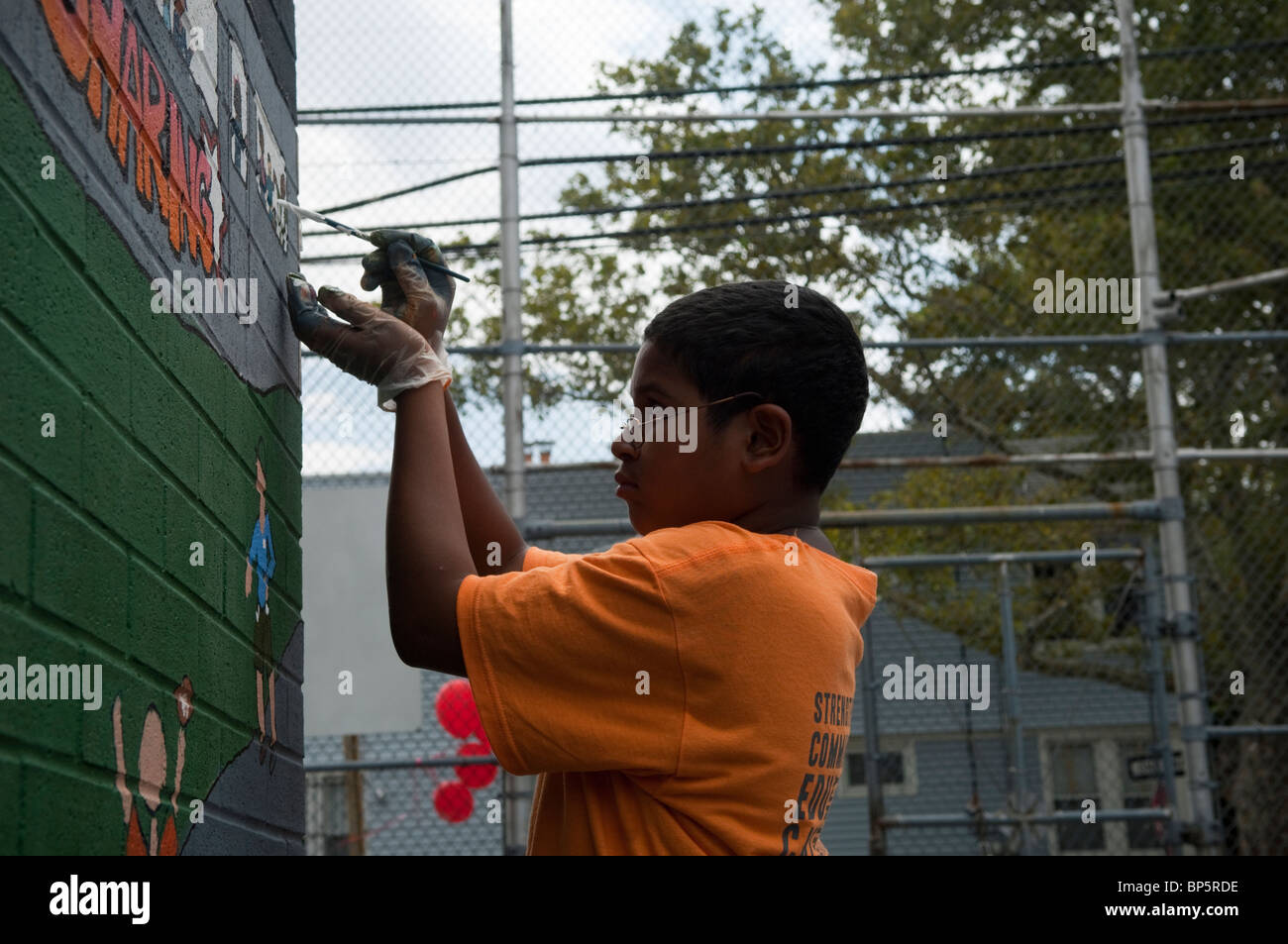 Children mural paint brush hi-res stock photography and images - Alamy