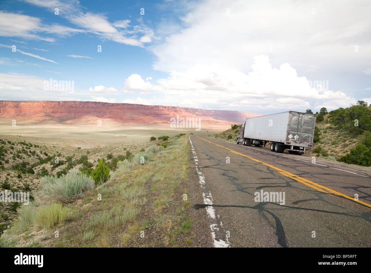 Lorry side view hi-res stock photography and images - Alamy