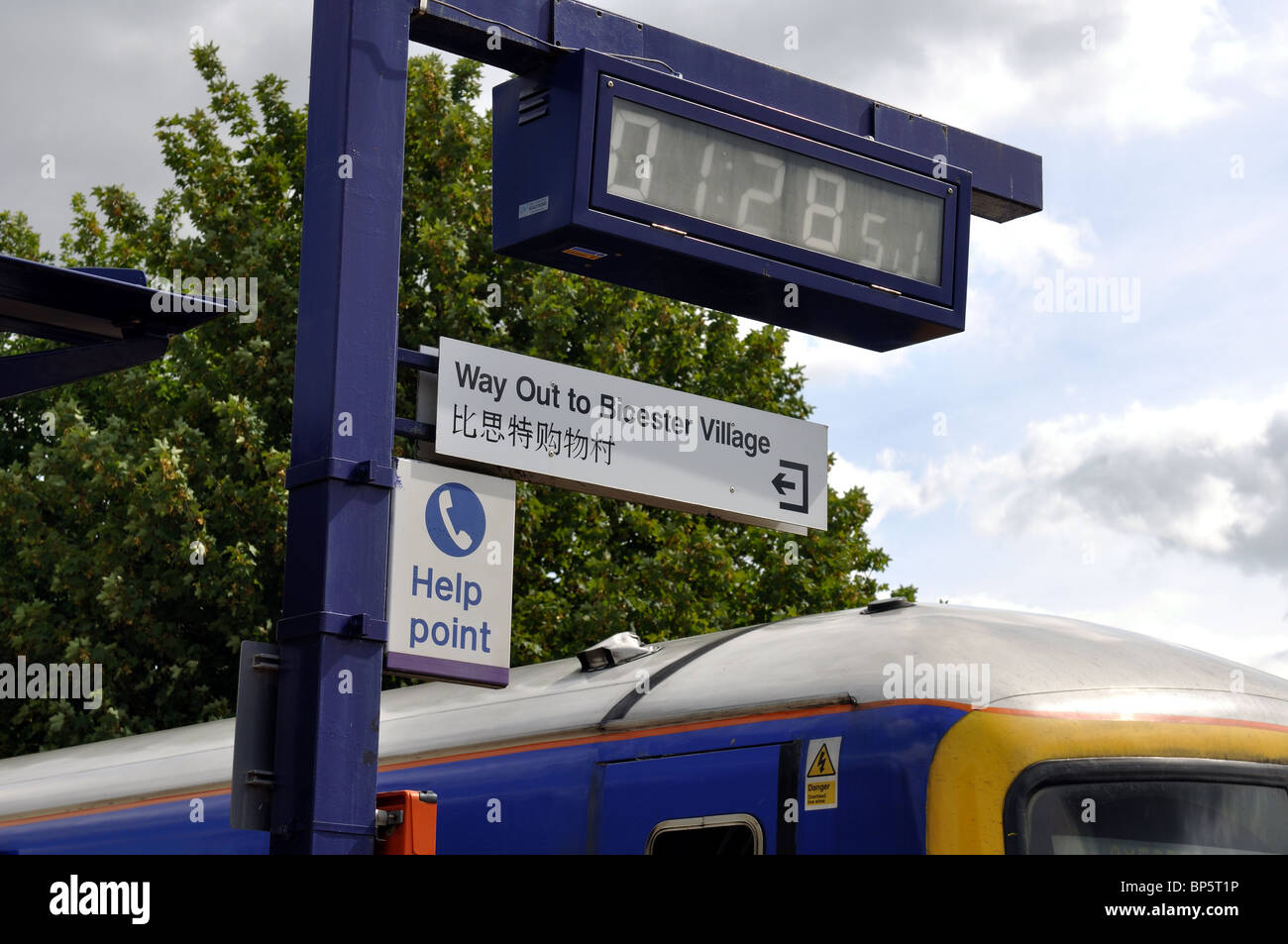 Bicester village railway station hi-res stock photography and images ...