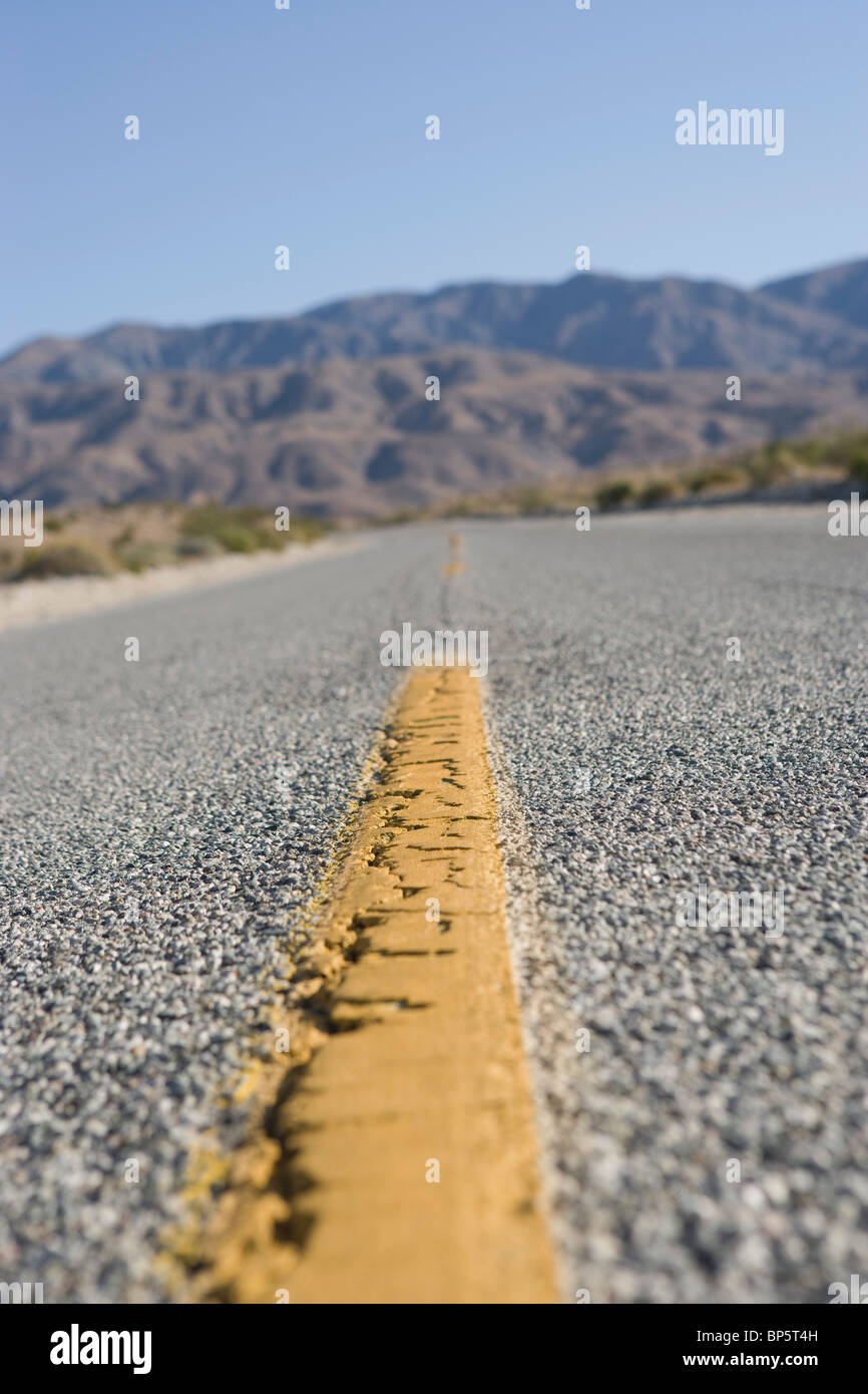 Dividing line on highway Stock Photo - Alamy