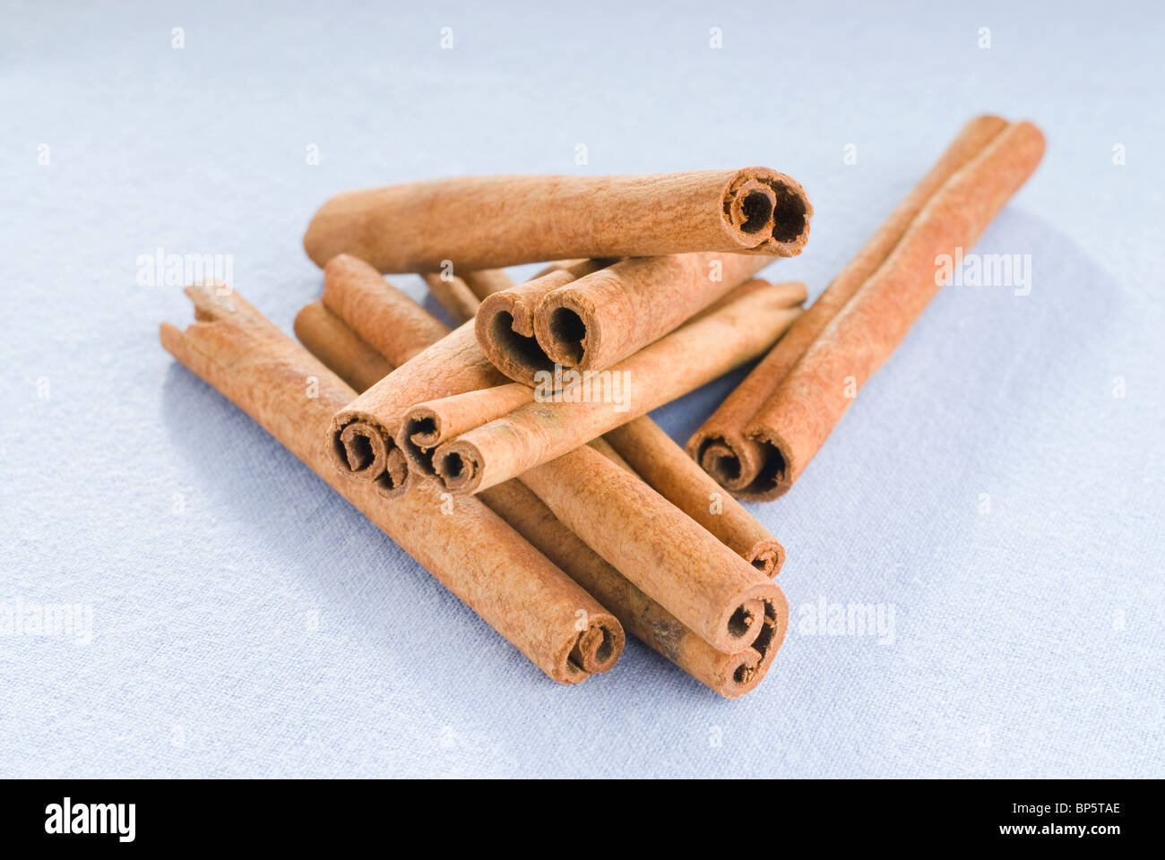 pile of cinnamon sticks cut out Stock Photo - Alamy