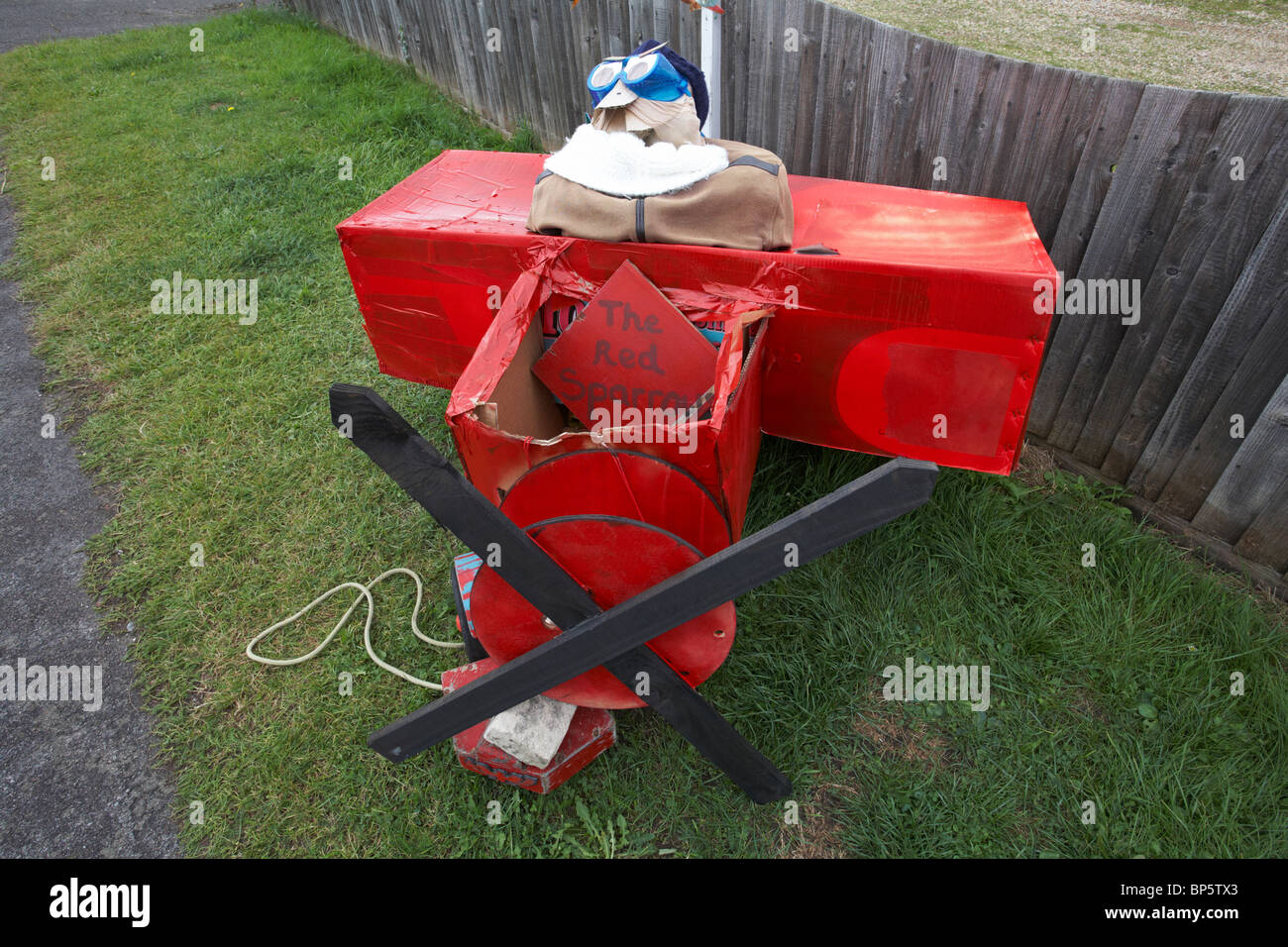 The Red Sparrows (alternative to Red Arrows) at Bisterne Annual ...