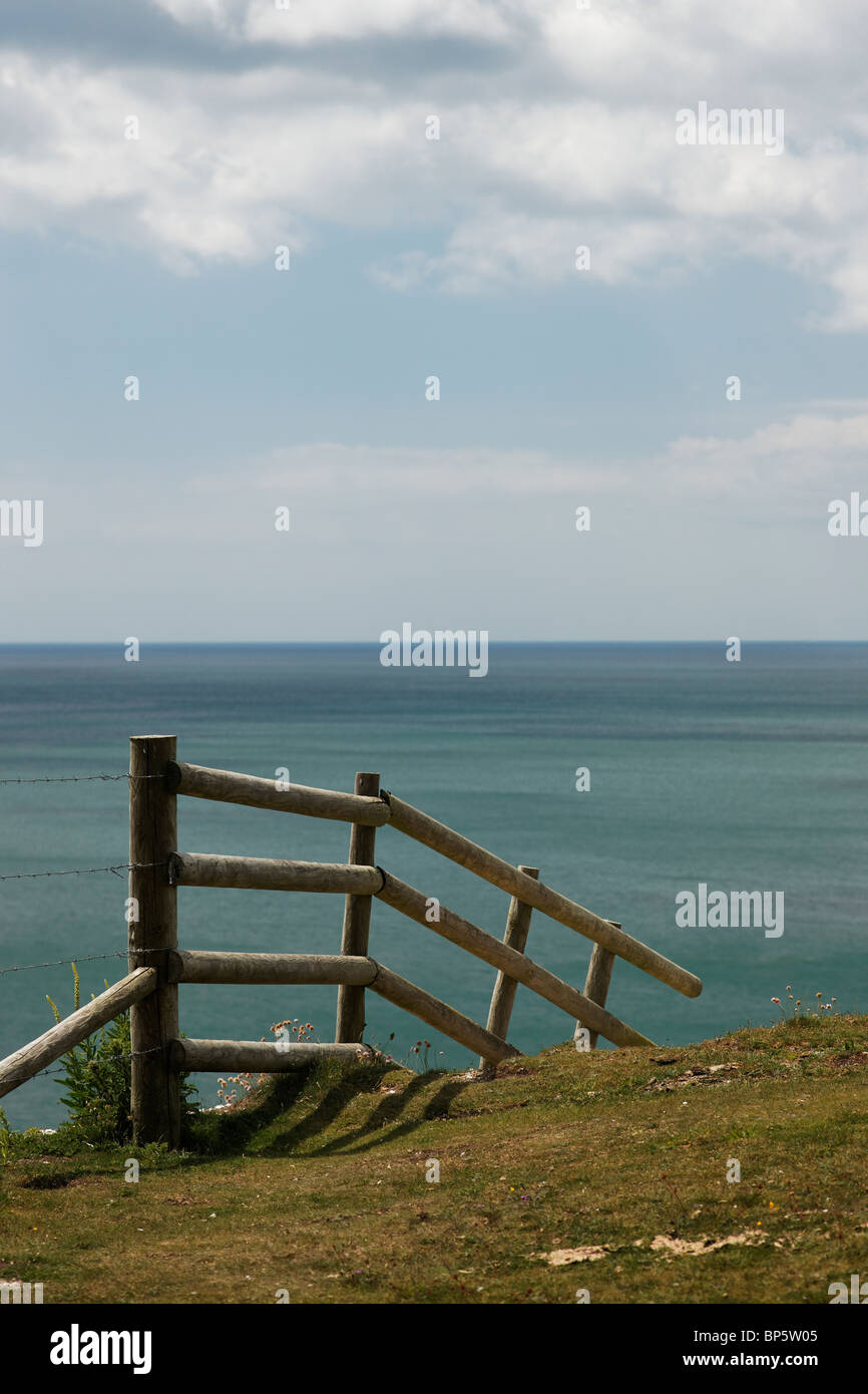 Cliff fence hi-res stock photography and images - Alamy