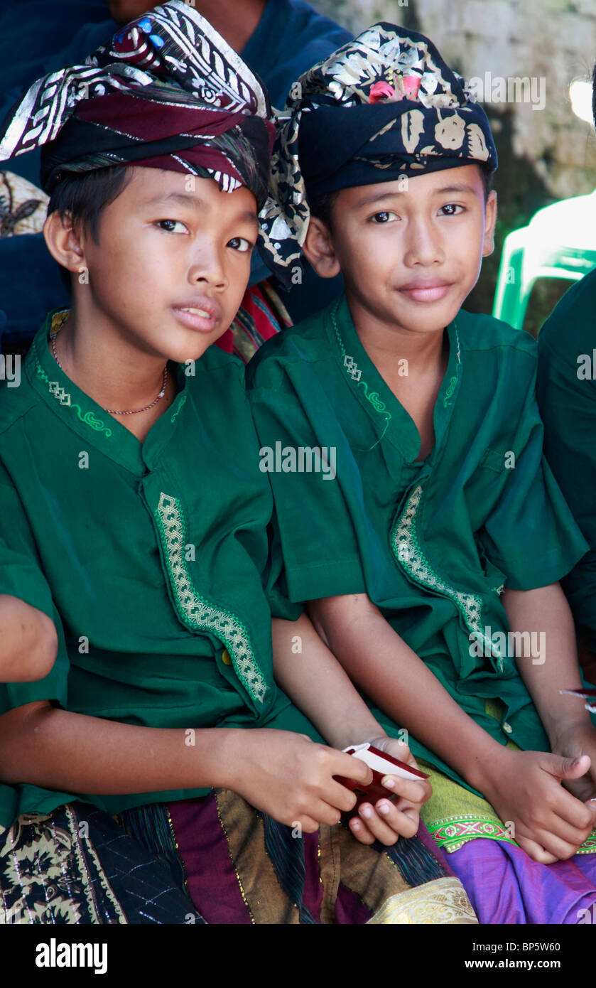 Indonesia, Bali, two boys, traditional dress Stock Photo - Alamy
