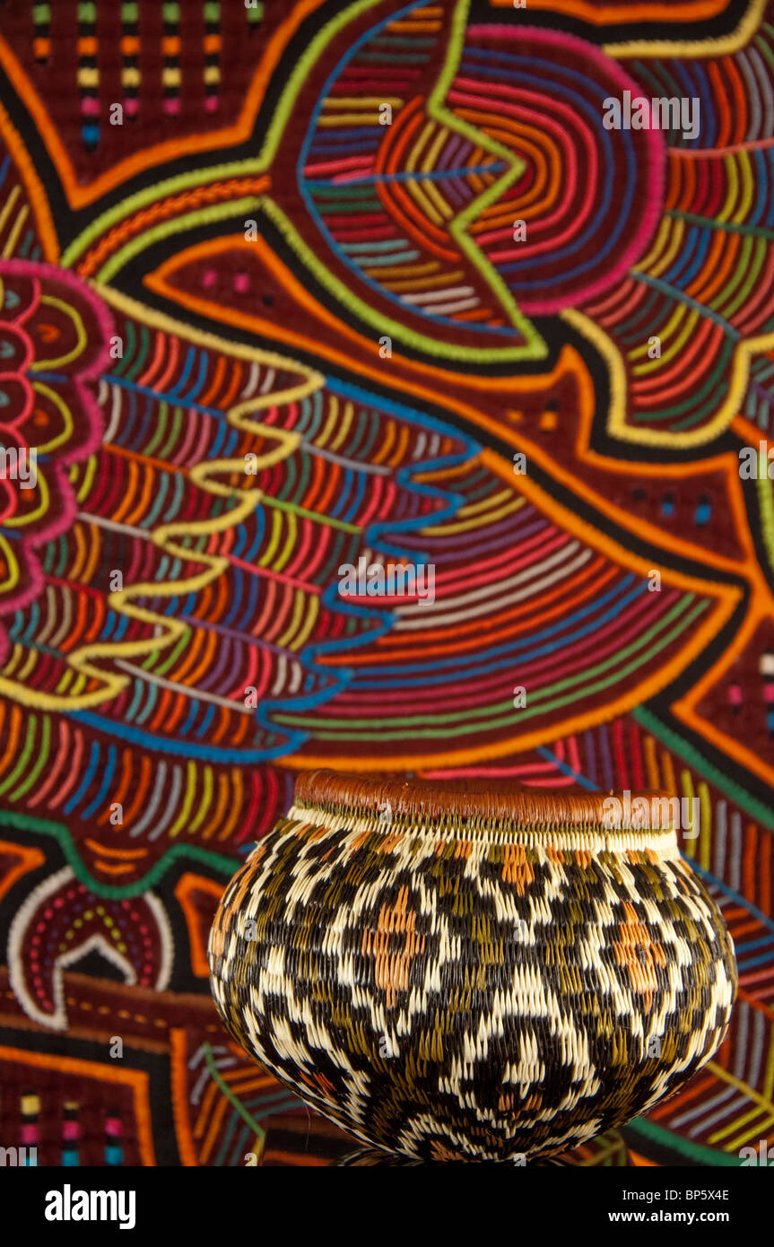 Embera basket hi-res stock photography and images - Alamy