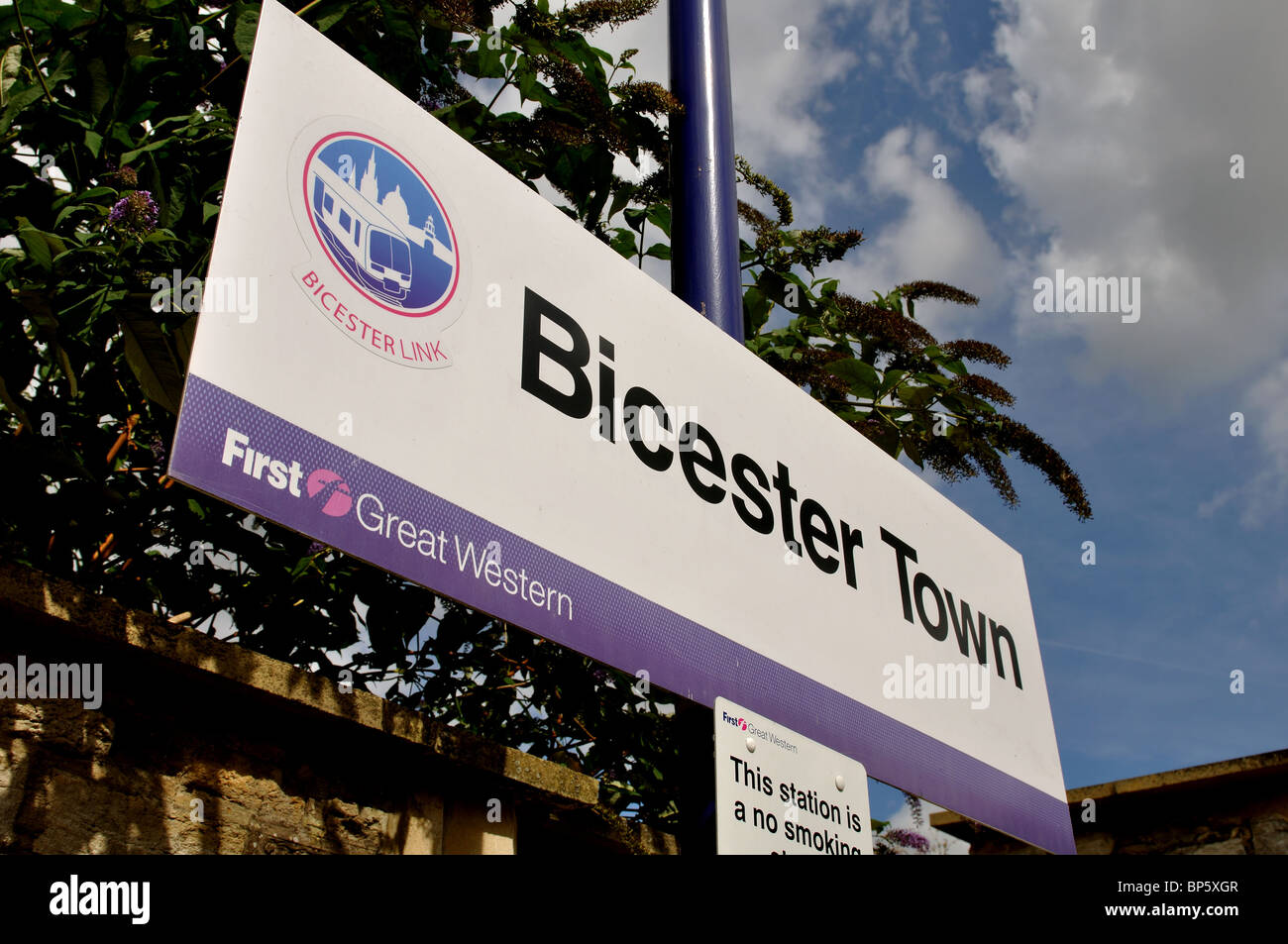 Bicester Town railway station sign, Oxfordshire, England, UK Stock ...