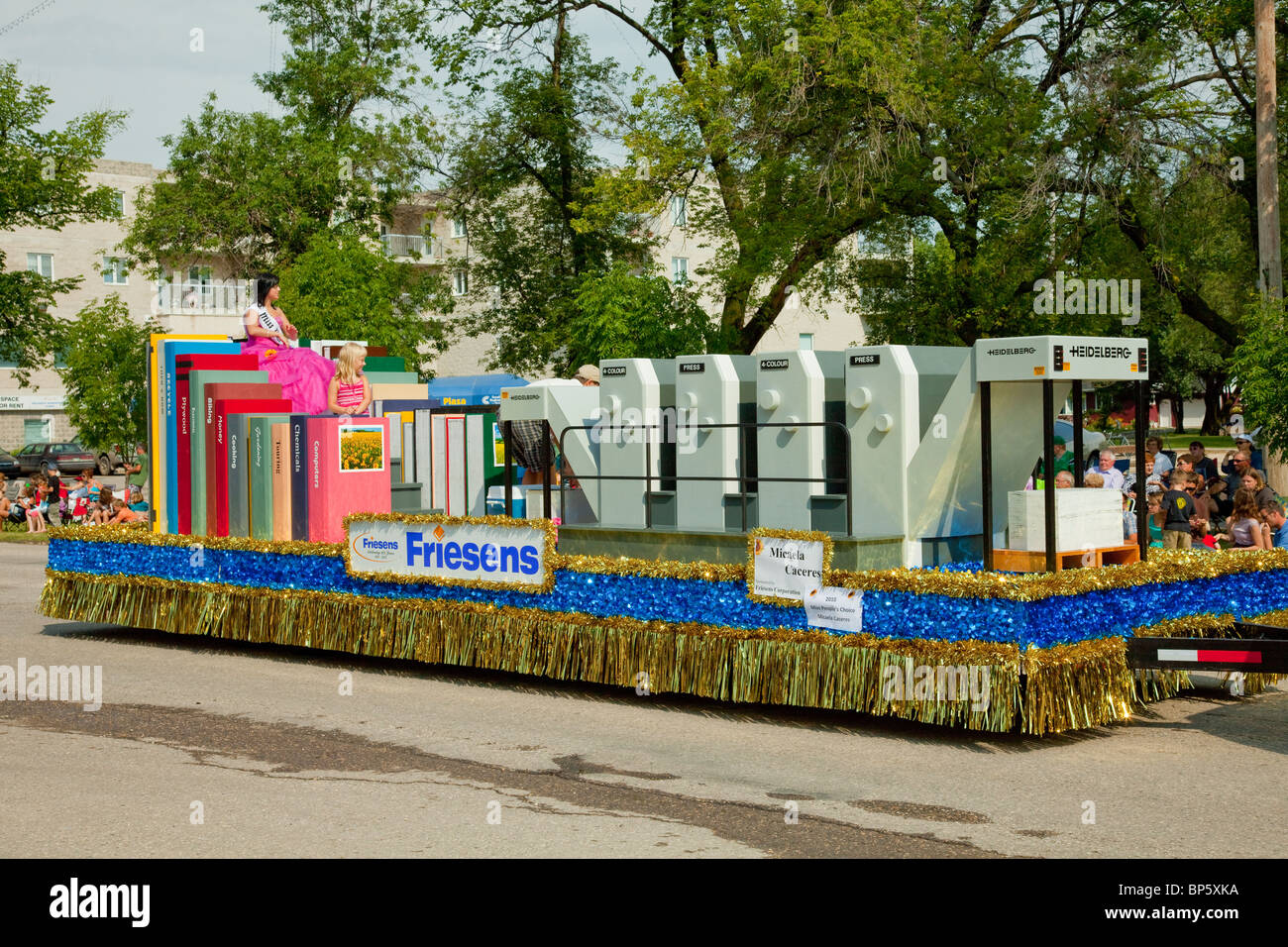 Parade float hi-res stock photography and images - Alamy