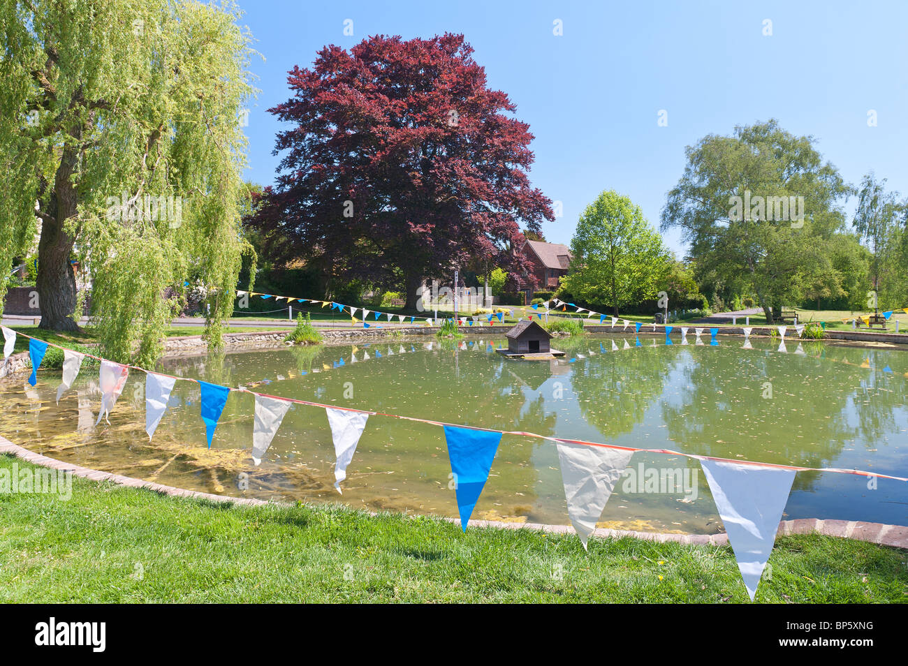 Otford duck pond center village hi-res stock photography and images - Alamy