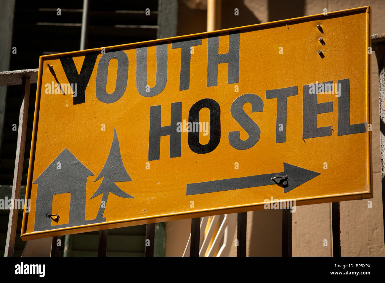 Youth hostel sign hi-res stock photography and images - Alamy