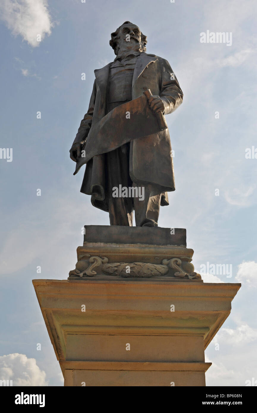 Statue of Sir Titus Salt, Roberts Park, Saltaire, Yorkshire Stock Photo ...