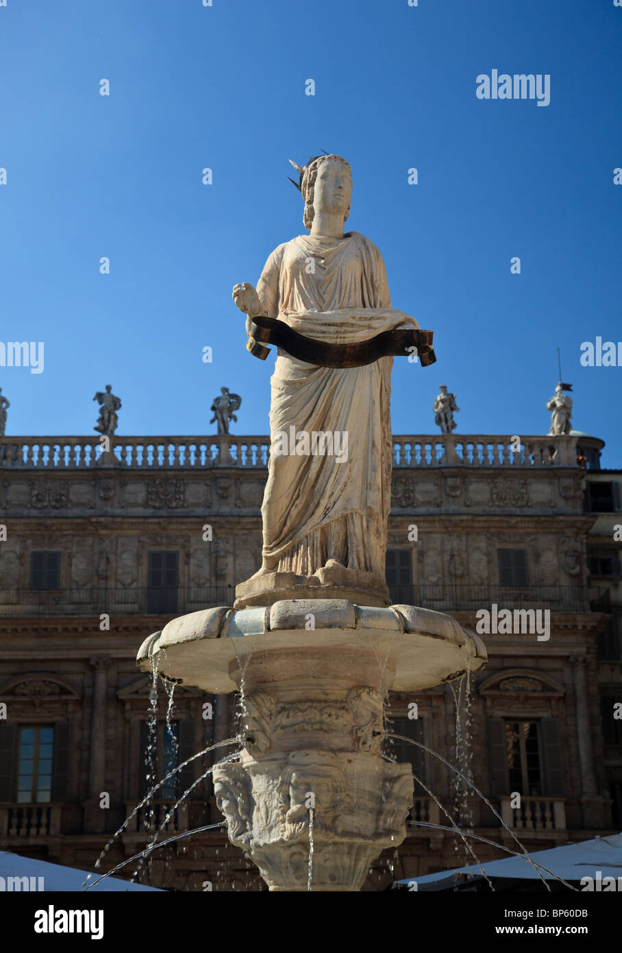 Medieval statue of madonna hi-res stock photography and images - Alamy