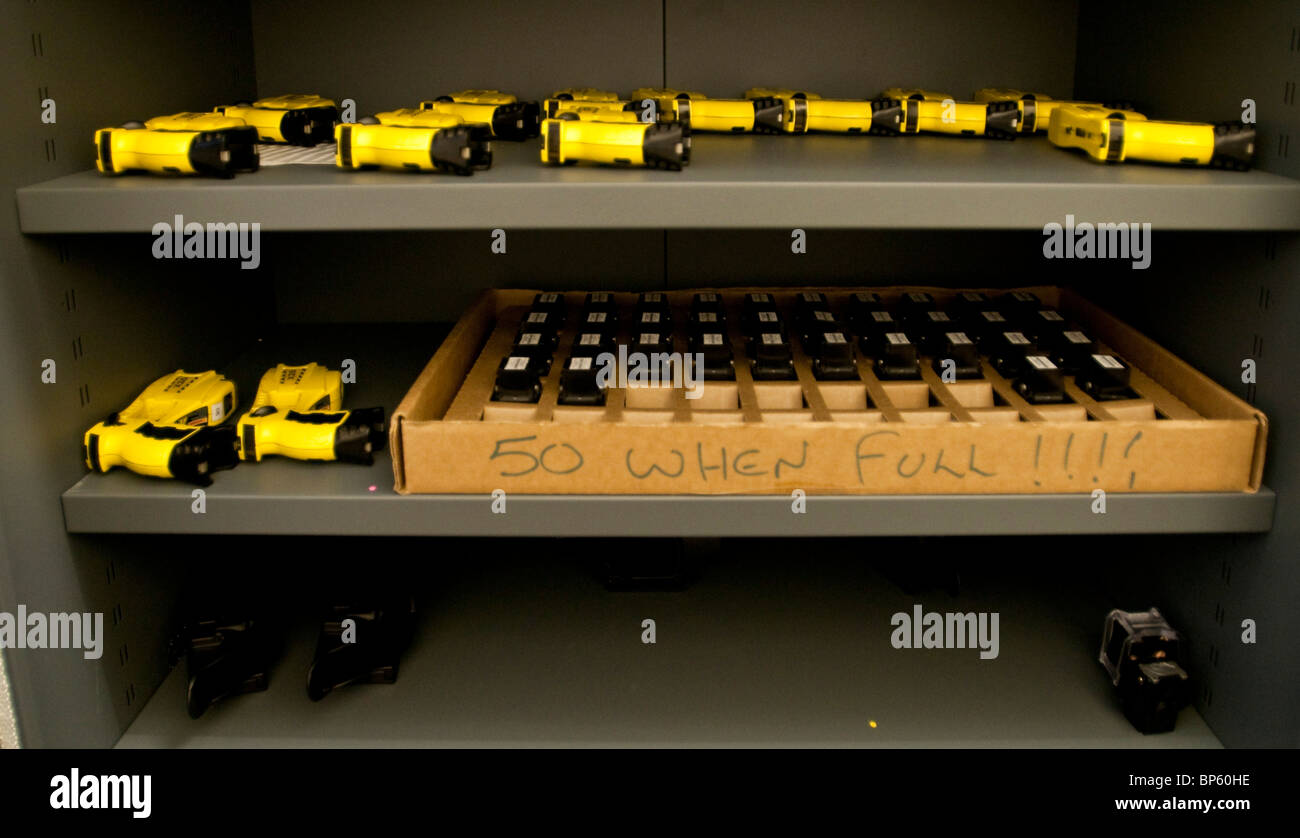 Metropolitan Police Taser training Stock Photo - Alamy