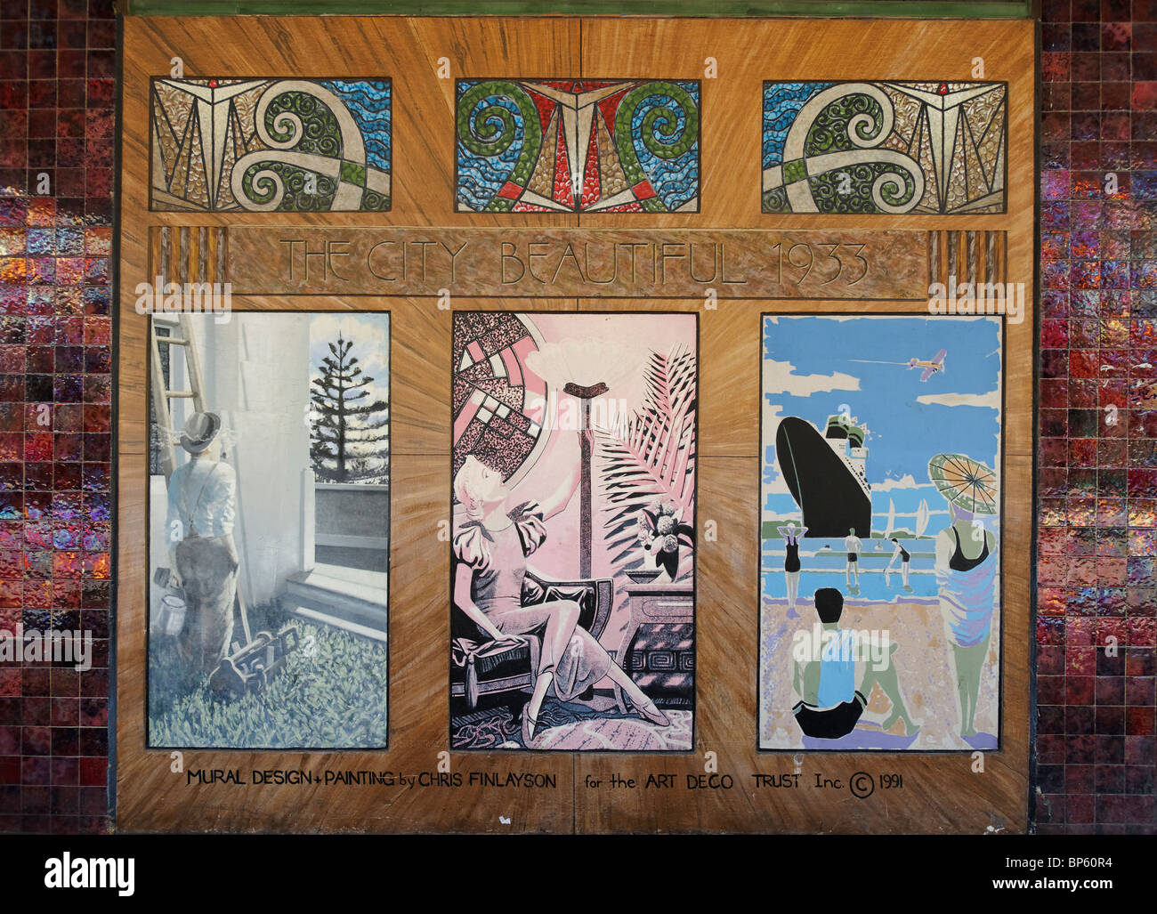 Art deco mural hi-res stock photography and images - Alamy