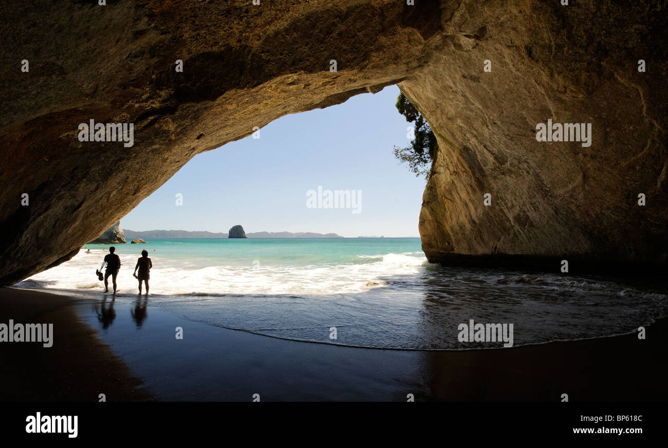 Cathedral cove tourist attraction hi-res stock photography and images ...