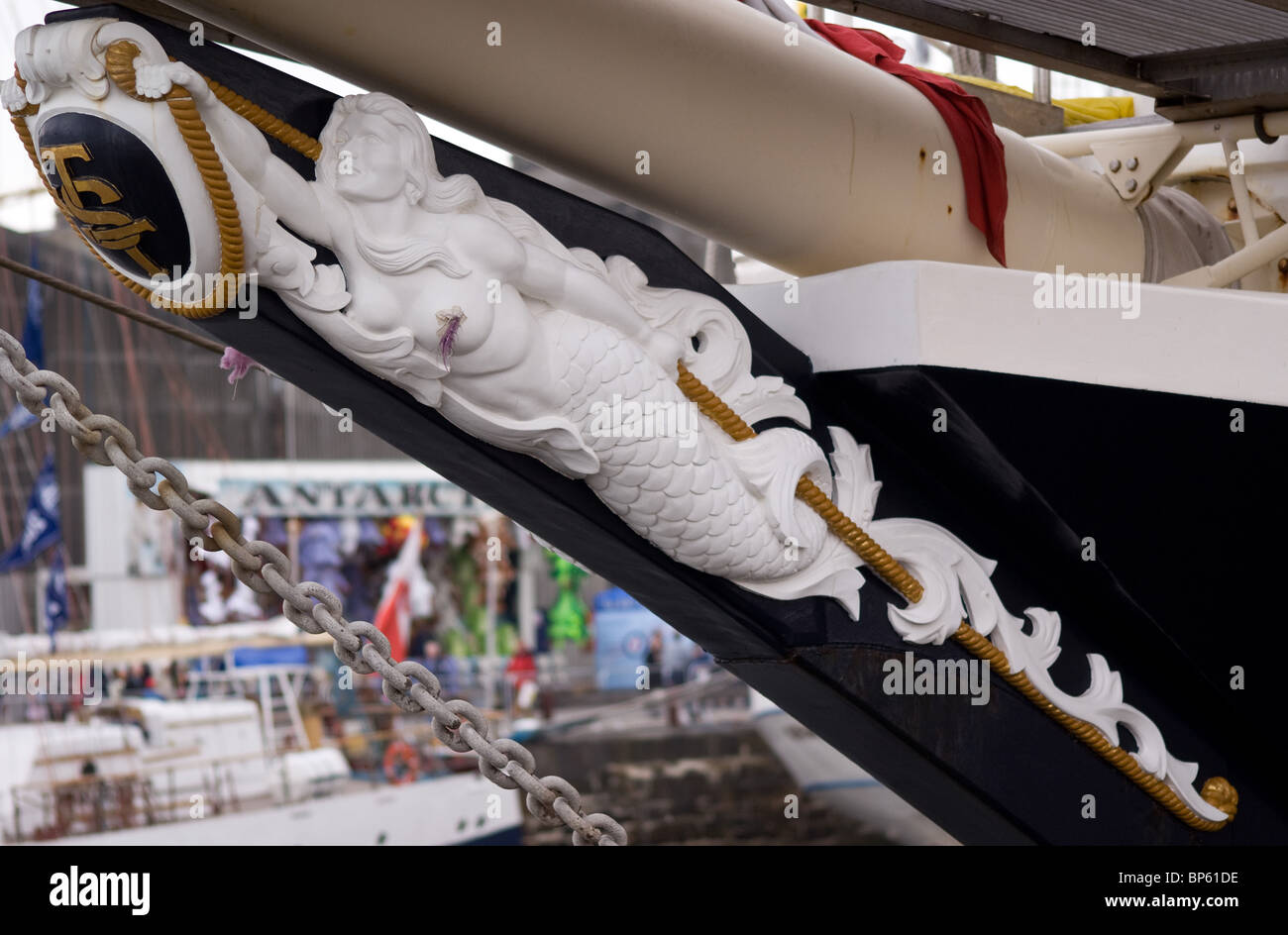 Ship mermaid figurehead on front hi-res stock photography and images ...