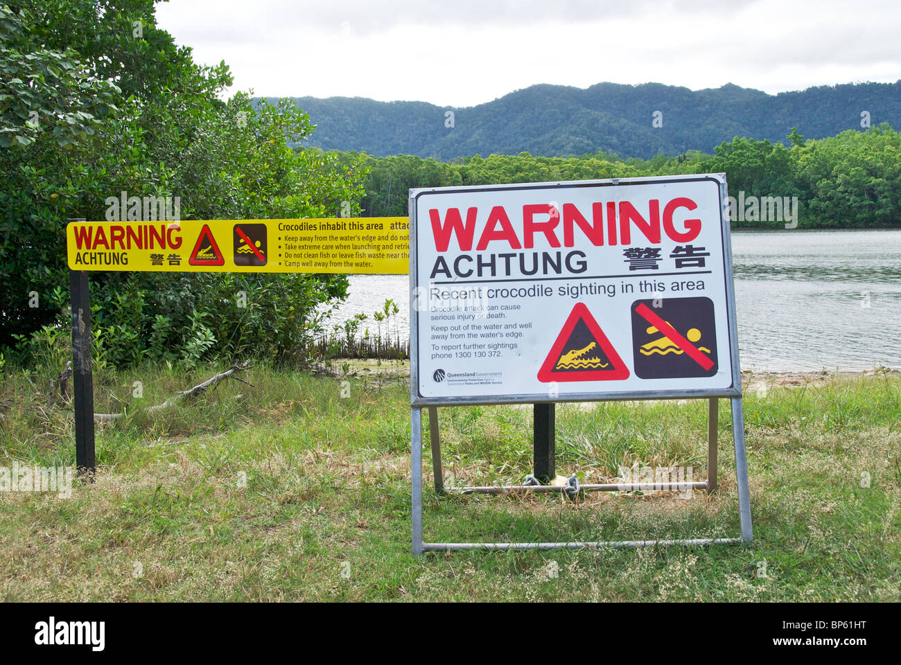 Crocodile warning sign hi-res stock photography and images - Alamy